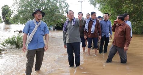 ឯកឧត្តម ឆាយ ឫទ្ធិសែន ជំរុញមន្ទីរអភិវឌ្ឍន៍ជនបទខេត្ដជួសជុលផ្លូវឡើងវិញជាបន្ទាន់ ក្រោយទឹកស្រក