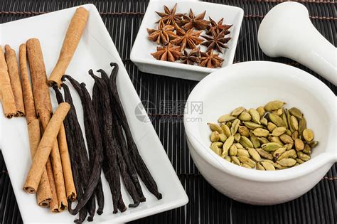 纸片香料八角食物豆蔻肉桂小豆蔻香草棕色黑色静物高清图片下载 正版图片321841299 摄图网