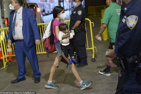 Inside The 700 A Night Luxury Nyc Hotel The Row Where Thousands Of Migrants Will Be Housed