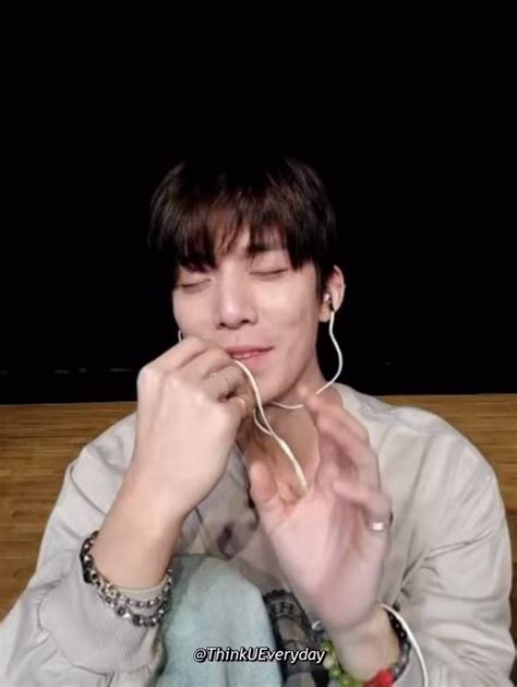 으쓱💔 On Twitter 230228 휘영 입덕부정기