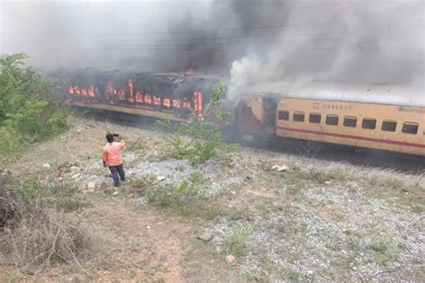 Falaknuma Express ఫలక్‌నుమా ఎక్స్‌ప్రెస్‌లో మంటలు 5 బోగీలు దగ్ధం