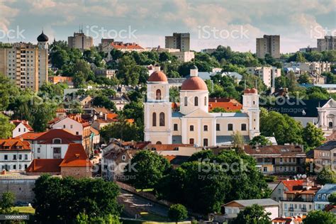 빌니우스 리투아니아입니다 빌뉴스 도시 벽 및 여름 날에 성령의 정교회의 요새 빌뉴스 구시가지는 유네스코 세계 문화 유산의