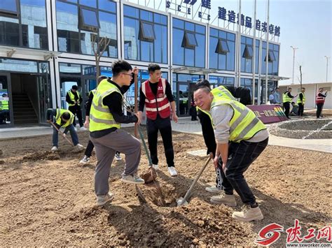 陕建一建集团第八公司开“‘植此青绿间 共筑项目‘廉洁林”主题植树活动