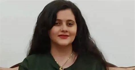 مادر مهسا ژینا امینی یک جهان به پاسداشت یاد ژینا و تمامی به‌خون‌خفتگان