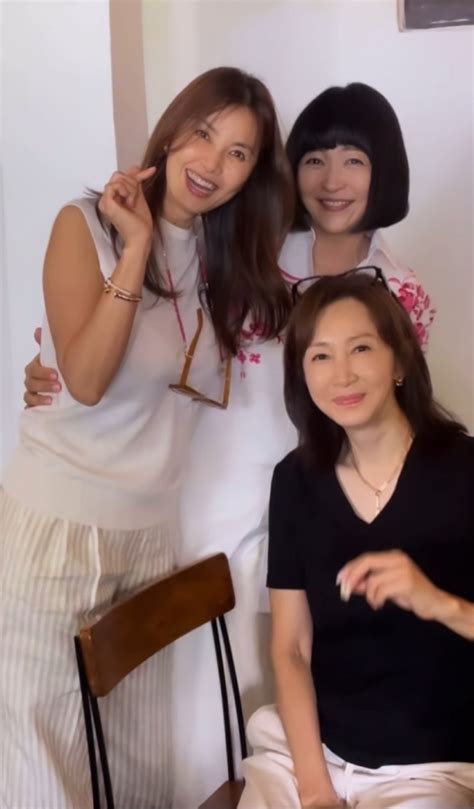 유동근 ️전인화 “대구 첫 방문에 날씨도 감동” 신애라 북 콘서트 지원사격 매일경제