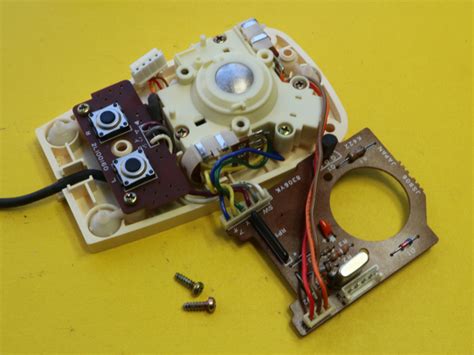 Bugworkshop 甲蟲工作室 Microsoft（微軟）rs 232 串行有線滑鼠（serial 2 Button Mouse） 拆解