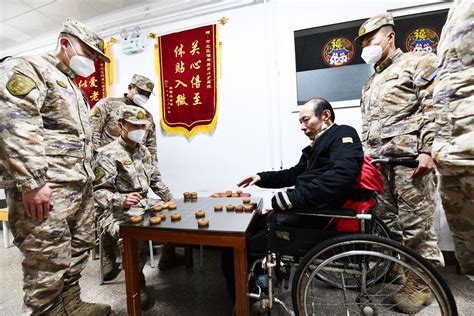 接过雷锋的枪这群兵哥哥情暖养老院 青报网 青岛日报官网