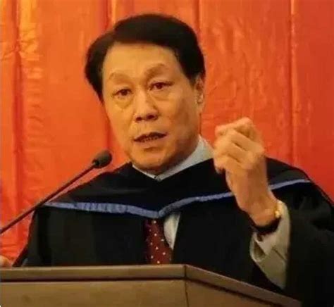 想救经济必须先救股市 胡立阳有健康的股市才能让消费者产生信心当全球的经济与股市正双双陷入泥沼之际与其绞尽脑汁地欲想出一些方法来面面俱到