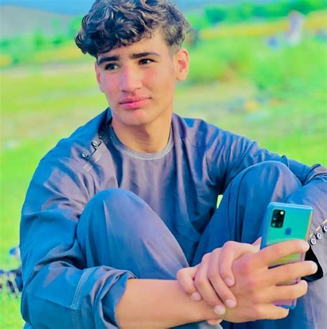 پاکستان له املا مونږ ټول عمر ژيړدل يو😭 ده بابا ده زړه پريد ده اوريدل