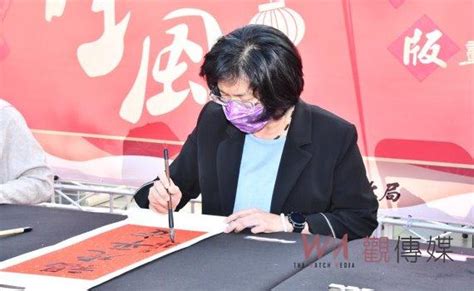 揚眉「兔」氣迎新年 彰化新春揮毫送春聯 民眾索取