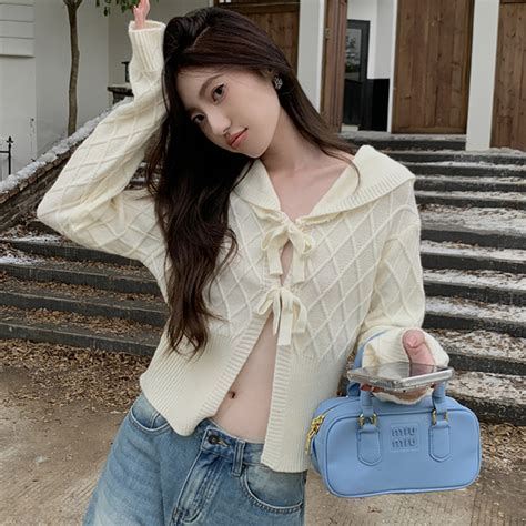 카라 마름모 패턴 리본 레이스업 니트 가디건 Zs126106