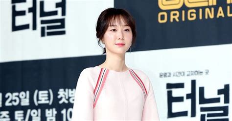 사진 이유영가녀린 각선미