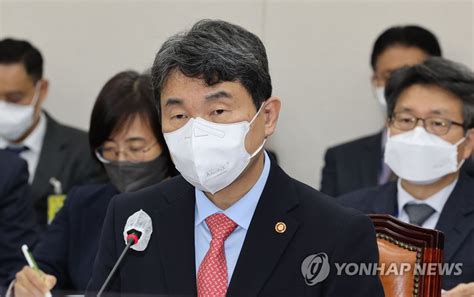 질의 듣는 이주호 부총리 겸 교육부 장관 연합뉴스