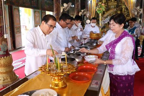 លោករដ្ឋមន្ត្រី វេង សាខុន និងមន្ត្រីរាជការក្រោមឱវាទក្រសួង