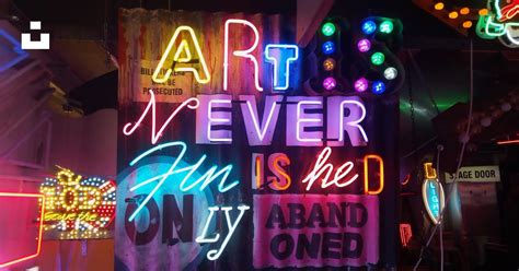 보라색과 분홍색 생일 축하 네온 간판 사진 Unsplash의 무료 네온 불빛 이미지