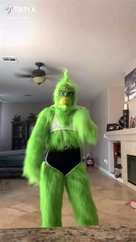 Da Grinch Just Wanted To Dance 😔 Cute Funny Pics Shrek Funny Funny Christmas Videos