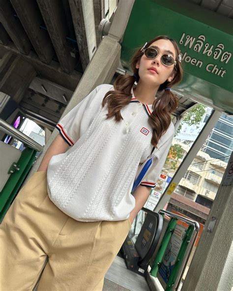 ชมพู่ อารยา ในลุคกางเกงคาร์โก้ ไอเท็มสุดฮิต แมชยังไงให้เป๊ะแบบแม่