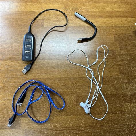 ダイソー Daiso Usbハブ（動作不安定） Usbライト Lanケーブル メルカリ