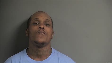 Iowa Devontae Lewis King Johnson Iowa Arrestia 1001740075