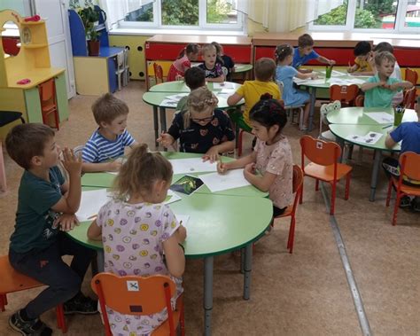 曆 Красочный мир насекомых В дошкольном возрасте дети активно познают окружающий мир Их