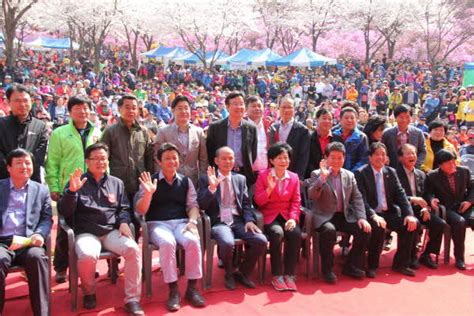 원미산 진달래꽃 축제 개최