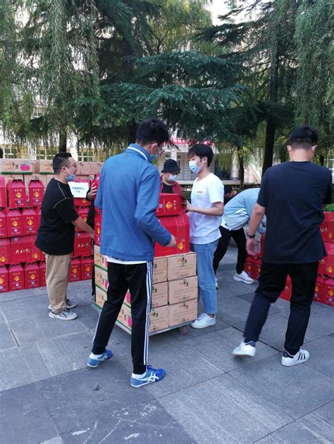 校工会向全校教职工发放三节福利 工会新版