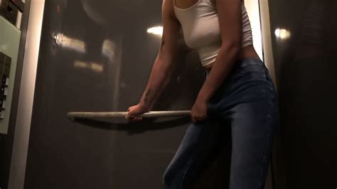 Public Pants Wetting In Elevator Eporner