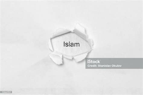 종이에 상처 구멍을 통해 흰색 고립 된 배경에 단어 이슬람 0명에 대한 스톡 사진 및 기타 이미지 0명 개념 검은색 Istock