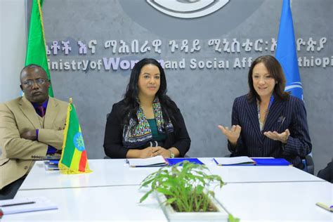 2ሺህ የሚሆኑ የቅድመ ወሊድና የወሊድ አገልግሎት መስጫ ማእከላትን በኢትጵያ ለመገንባት የሚያስችል ስምምነት ተፈረመ፡፡ አዲስ አበባ