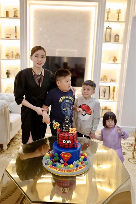 លោក ឌួង ឆាយ ទៅដល់មុខផ្ទះអ្នកនាង ដេត ម៉ាលីណា ទាំងព្រឹកជាមួយម្តាយនិងអាជ្ញាធរខណ្ឌ ព្រោះចង់ជួបមុខកូន