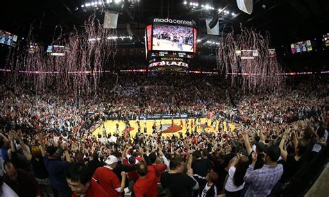 Portland Trail Blazers The Official Guide To Portland