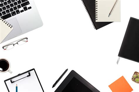 노트북 컴퓨터 사무 용품 커피 컵 휴대 전화 태블릿 및 커피 컵 흰색 배경으로 평평 하다 작업 테이블 0명에 대한 스톡 사진 및 기타 이미지 Istock