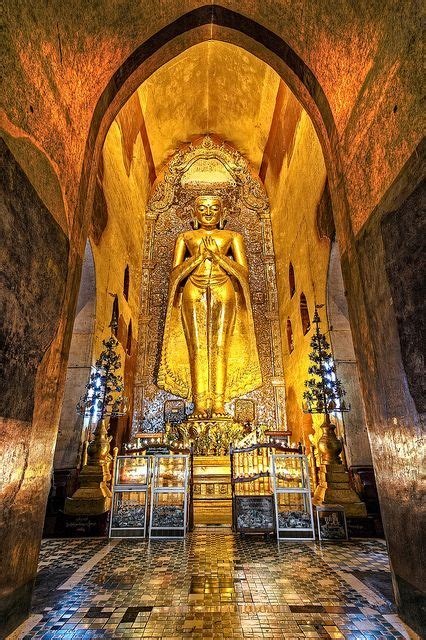 พระประธาน วัดเจดีย์หลวงวรวิหาร จ เชียงใหม่ ศาสนาพุทธ พระพุทธเจ้า วัด