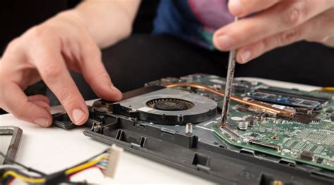 Penyebab Lcd Laptop Rusak Kenali Tanda Dan Pencegahannya Iron Service