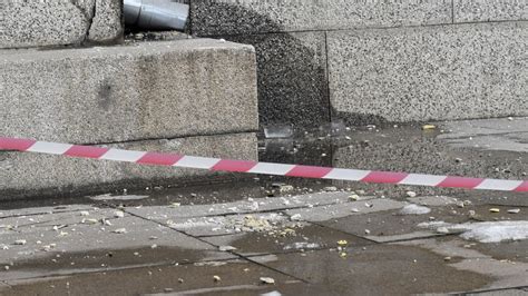 Паднала мазилка предизвика фрактура на черепа на мъж Новини бг