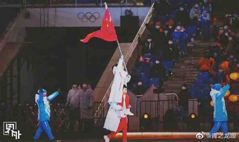 中华人民共和国万岁！ 世界人民大团结万岁！