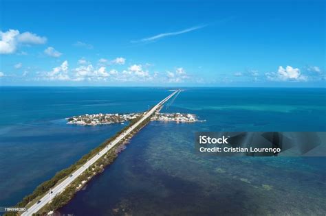 키 웨스트 플로리다 키스 미국에 가는 길에 유명한 다리와 섬의 공중 보기 멋진 풍경 휴가 여행 여행 목적지 열대 풍경 0명에 대한 스톡 사진 및 기타 이미지 Istock