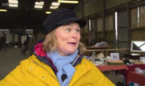 Bargain Hunt Star Forced To Step In As She Shares Concern Over Huge