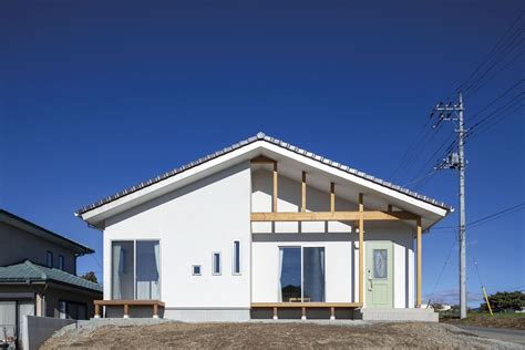 【suumo】 【本体価格1900万円 約33坪 平屋】木の香りと温もりが溢れる、大きな三角屋根が特徴の平屋 モックの家／草処建設 くさ