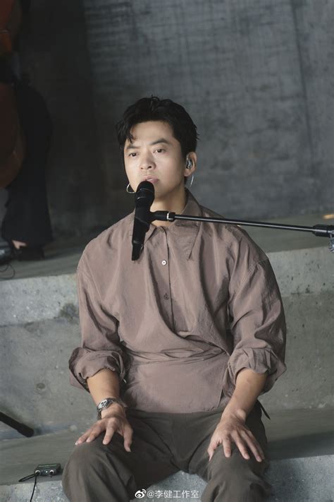 李健举办首场视频号线上演唱会「向往」 Socialbeta