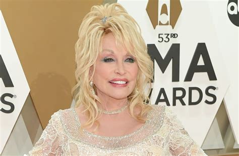 Dolly Parton Is Wearing A Sexed Up Gown With A Thigh High Slit At The CMAs