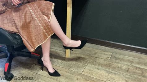 High Heels And Bare Feet Worship And Face Trampling Yokai Goddess Clips4sale