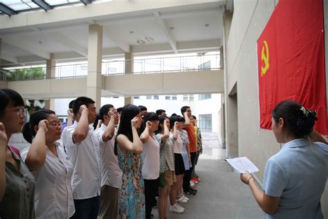 浙江农林大学 新党员集体宣誓入党 今日临安