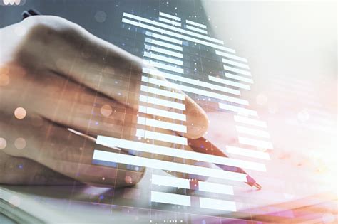 배경에 일기에 사람의 손으로 쓰기와 창조적 인 비트 코인 개념 이중 노출 가상화폐공개에 대한 스톡 사진 및 기타 이미지 가상