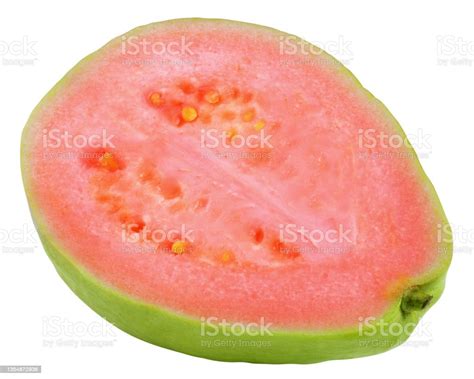 흰색 배경에 고립 된 구아바 클리핑 경로 전체 깊이의 필드 구아바에 대한 스톡 사진 및 기타 이미지 구아바 단면도 신선함 Istock