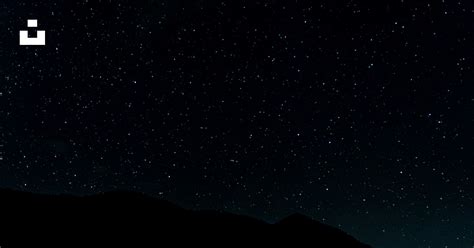 산 위의 별들로 가득한 밤하늘 사진 Unsplash의 무료 검정 이미지