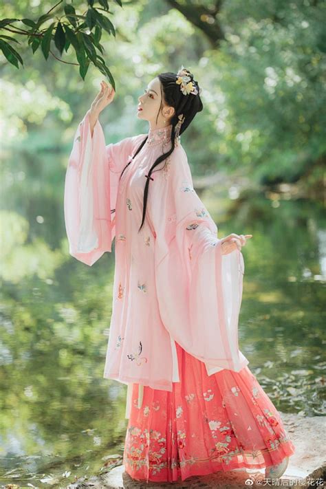 都是很仙儿的颜色啊 衣服抚绸衣庄 另一个从暮 花瓣网