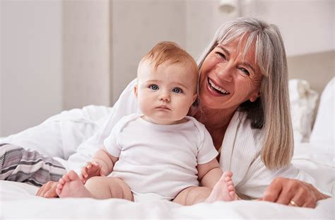 Mormor 6 Tegn På At Din Mor Bliver En Fantastisk Mormor Womandk