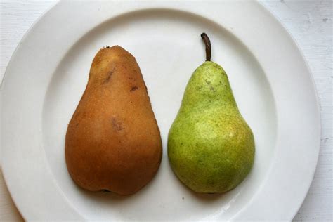 An Easy Way To Tell If A Pear Is Ripe Or Not