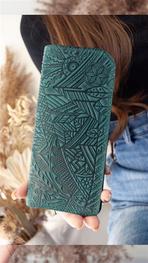 Шкіряні гаманці сумки подарунки🫶🏻🤍 Колір стиль функціональність все у одному шкіряному